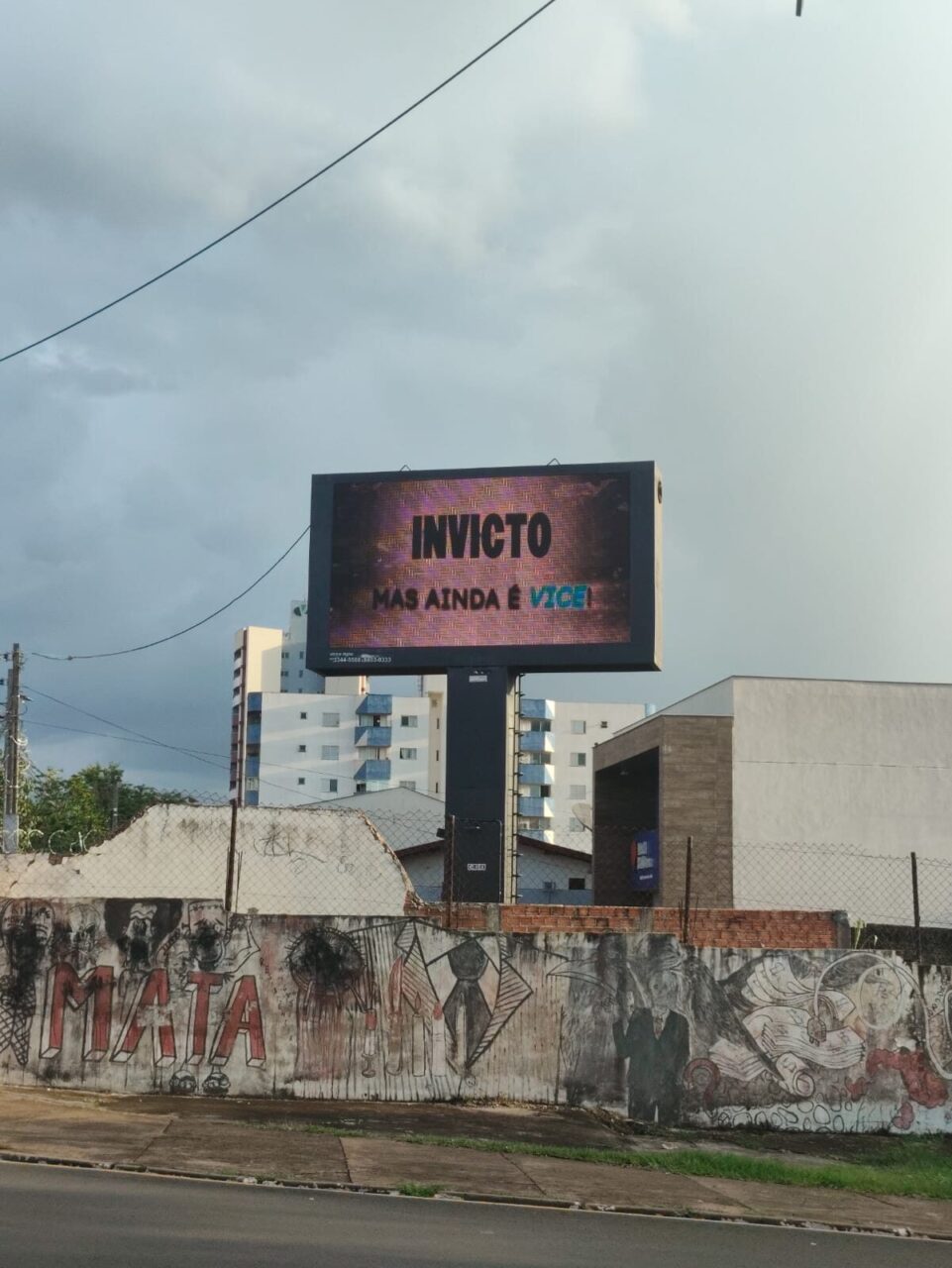 Vídeo: Torcida do Fantasma apavora com outdoor em Londrina - Diário dos ...